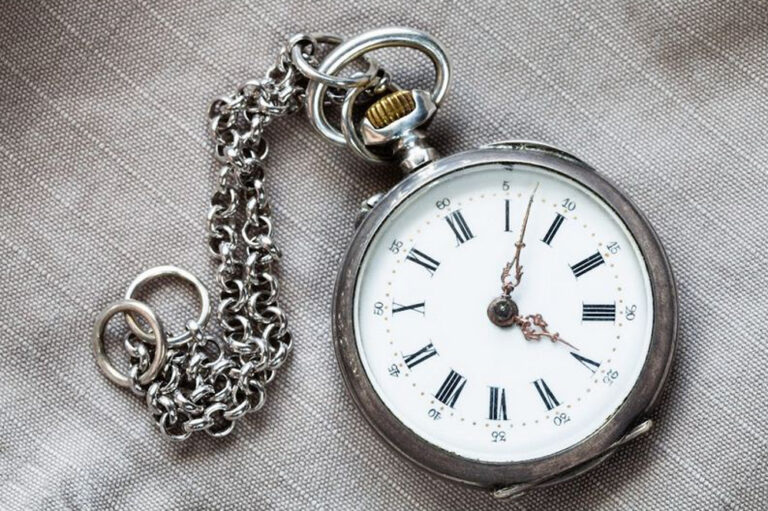 Heure miroir 17h17 : quelle est la signification de l'heure double 17:17