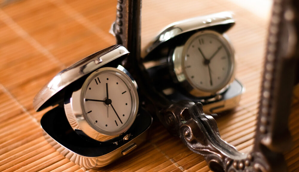 Heure miroir 17h17 : quelle est la signification de l'heure double 17:17