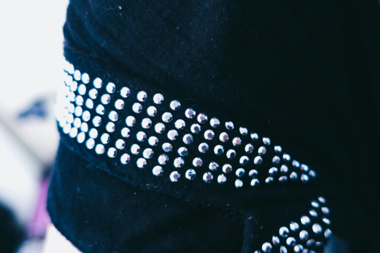 Comment enlever les strass d'un tissu avec une facilité déconcertante